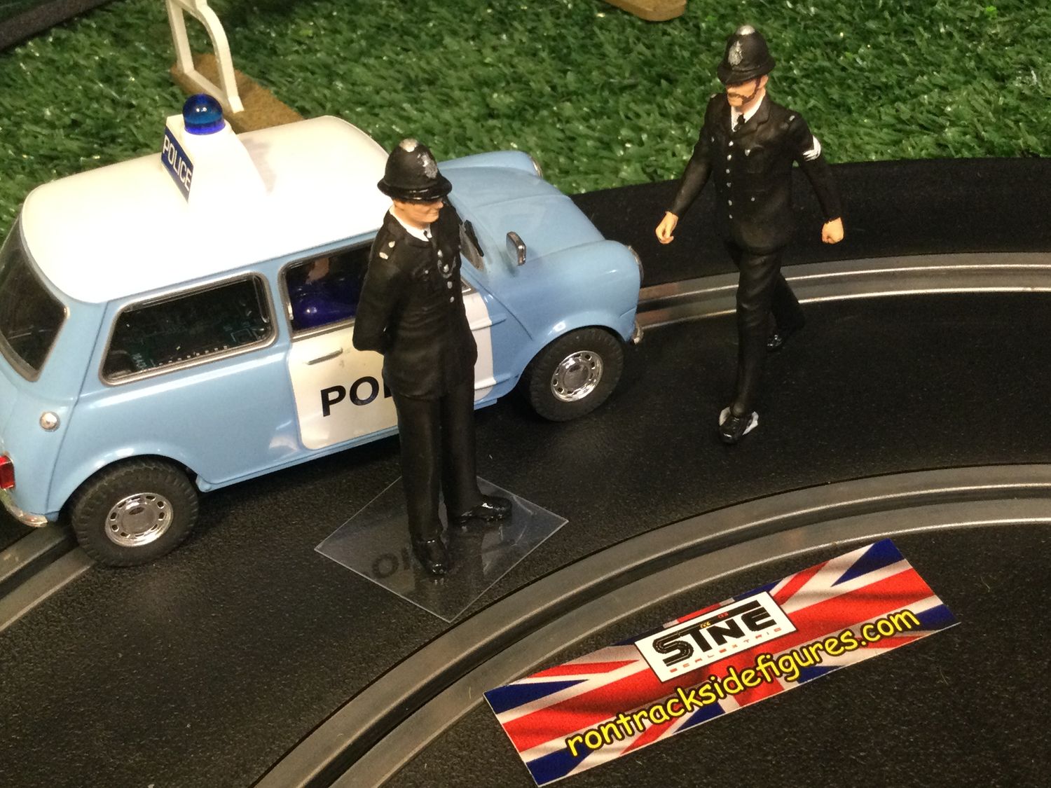 1:32 scale figures Slot car figures Scalextric figures Ron trackside ...
