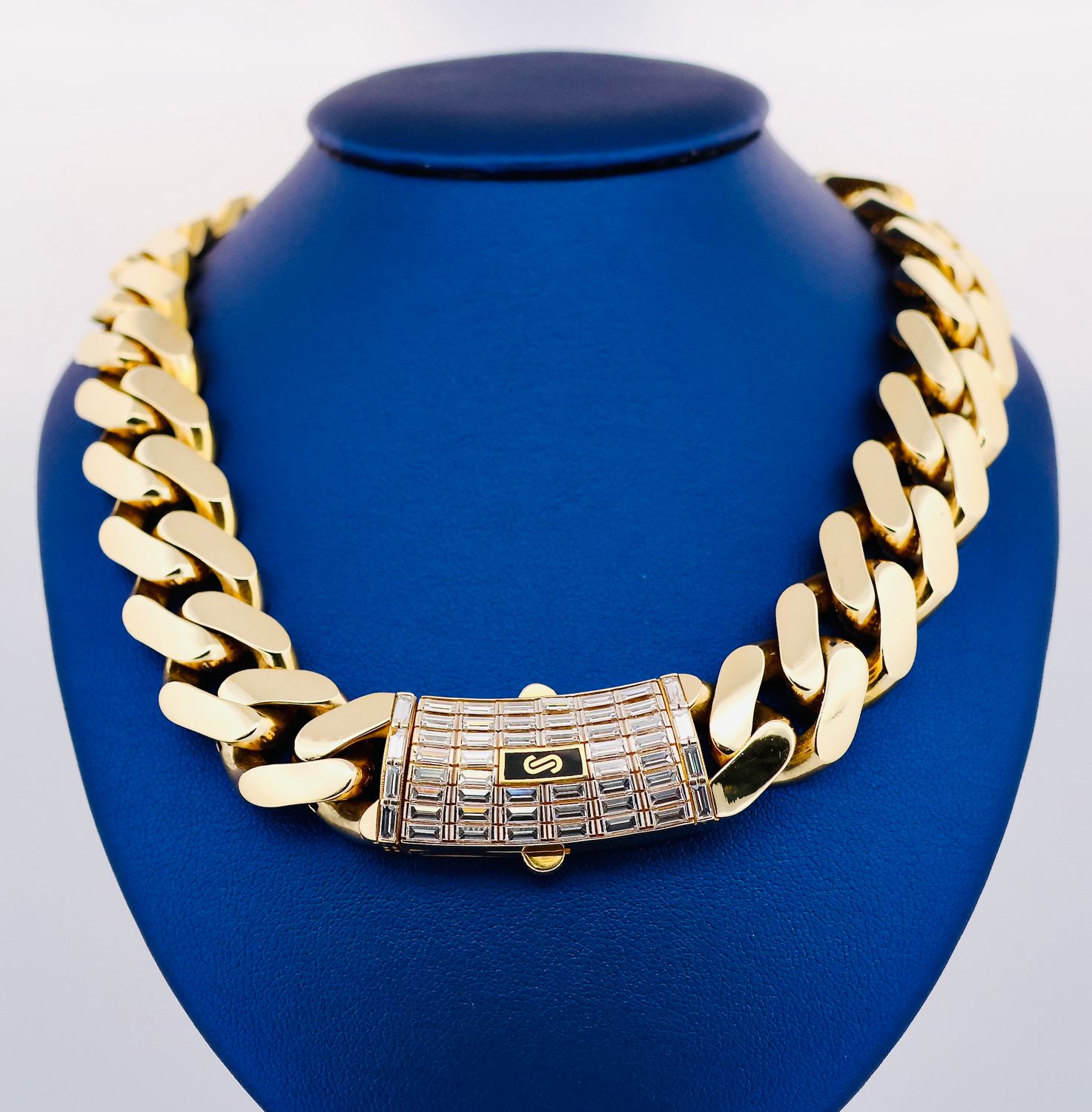 Cadena Monaco cierre Baguette 10k Dimensiones 22" x 17mm Peso 69.1g ...