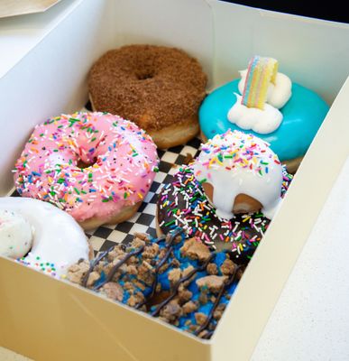 Mmm Donuts • Café & Bakery