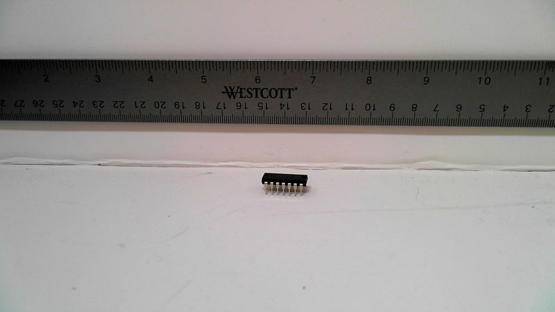 IC - ADC0820 - A/D Converter