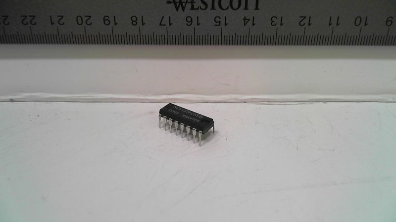 IC - 74LS153 - 4:1 Selector/Multiplexer