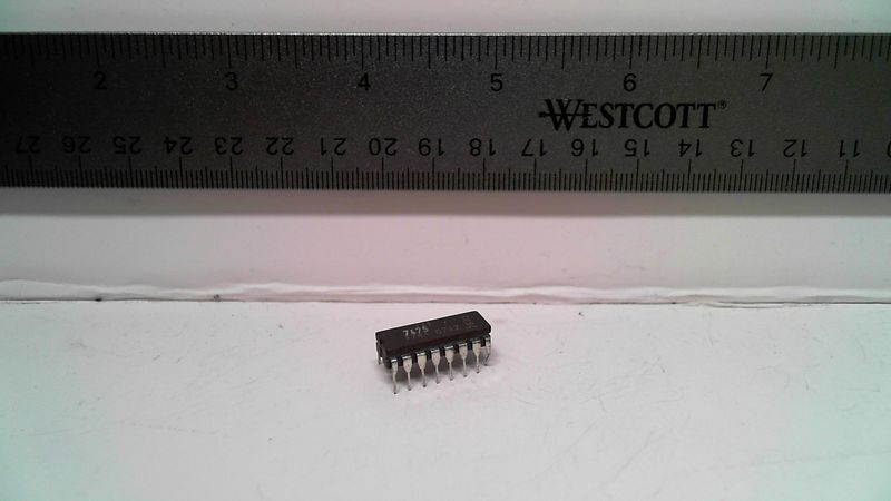 IC - MCP3208 - 12-Bit Analog to Digital Converter