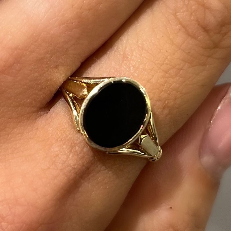 Pre-Owned 9ct Yellow Gold Oval Onyx Ring