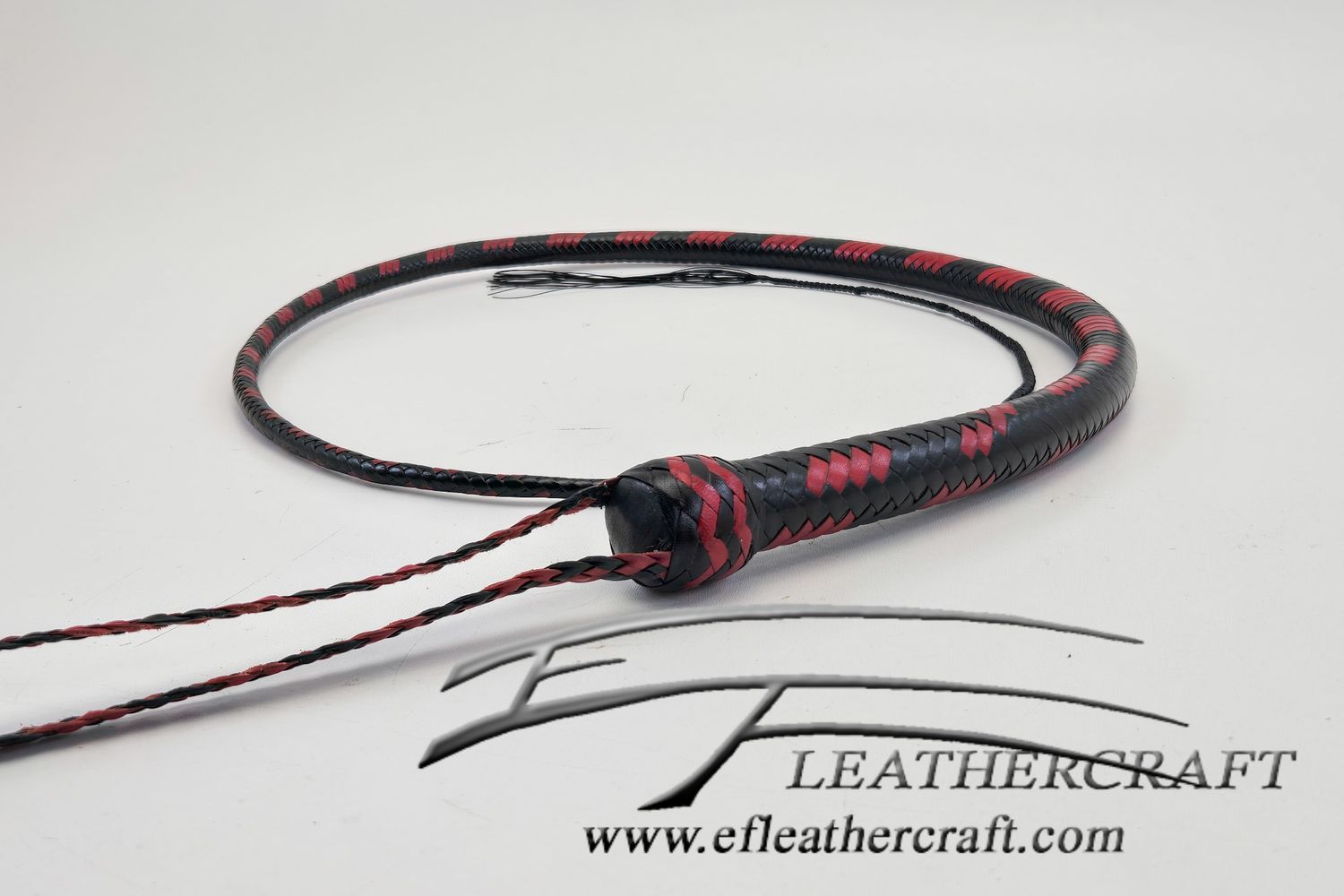 4ft 16-Plait Kangaroo Signal Whip – Black & Red - Box Pattern