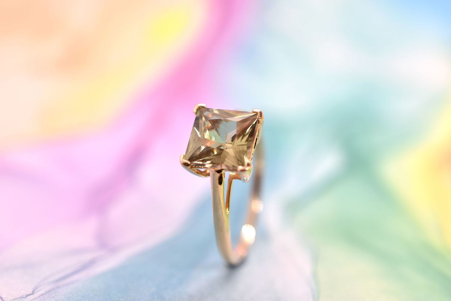 18ct Yellow Gold Square Cut Green Spinel Ring