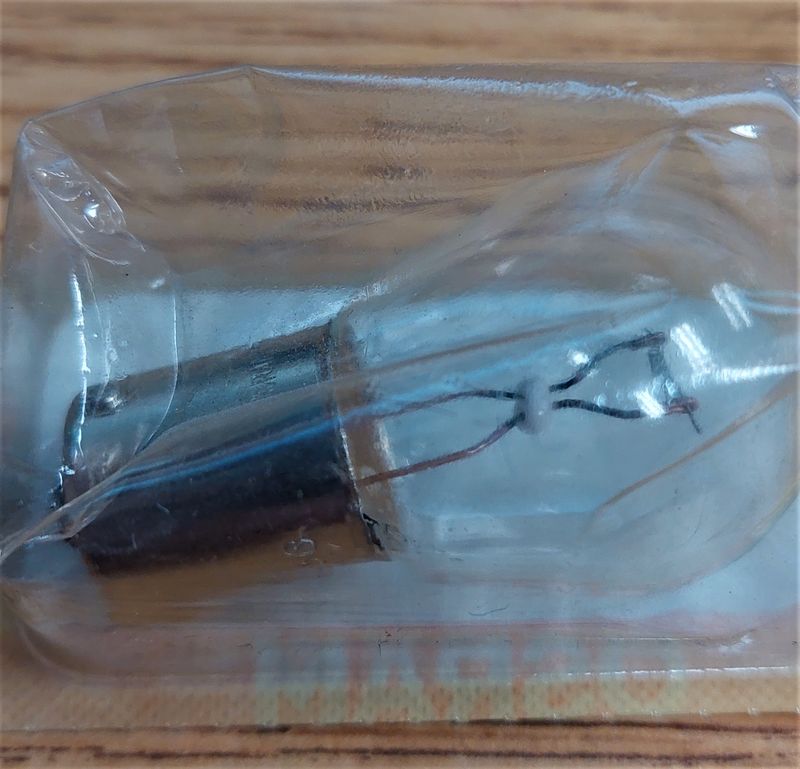 7511 lamp base 24V 21W