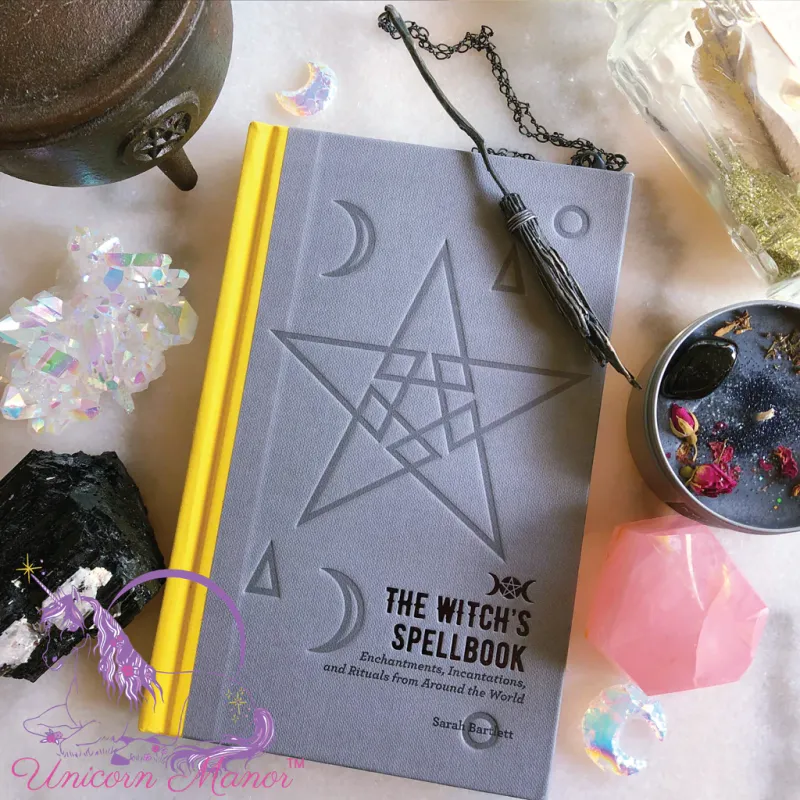WITCH'S SPELLBOOK: Enchantments, Incantations & Rituals From Around The ...
