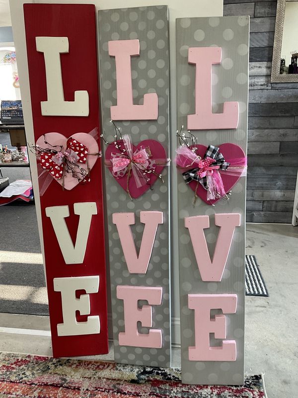 Standing, Hanging or Table Top Signs in pinks, reds with roses or hearts.