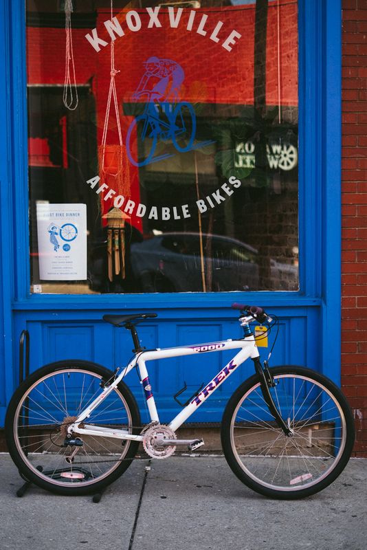 Trek 6000 (USPS lookin paint job M)