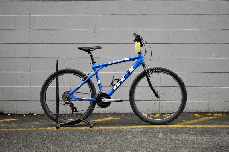 GT Aggressor (Ice Blue, M)