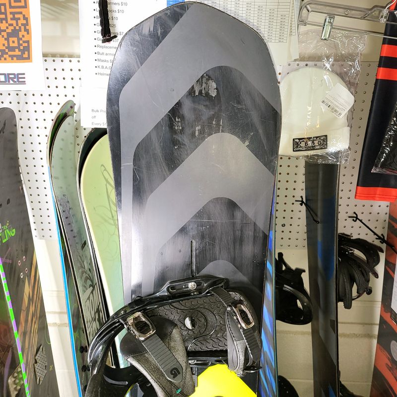 Signal Omni 156 CM Snowboard With Burton Scribe bindings