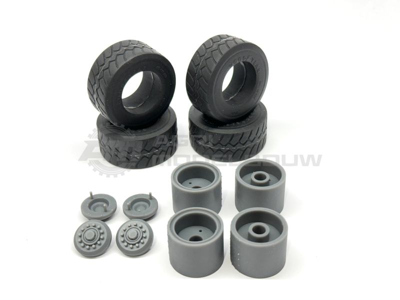 Complete set "versleten" brede Goodyear 600/65R25 GP-3D banden incl ...