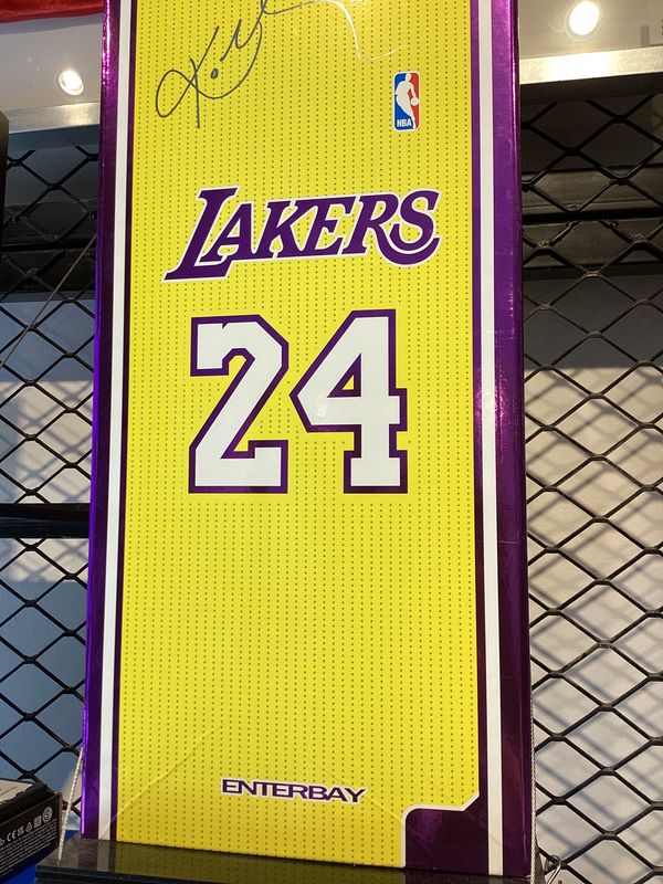 NBA x Kobe Bryant Action Figure Re-EditionHYP / 1 S