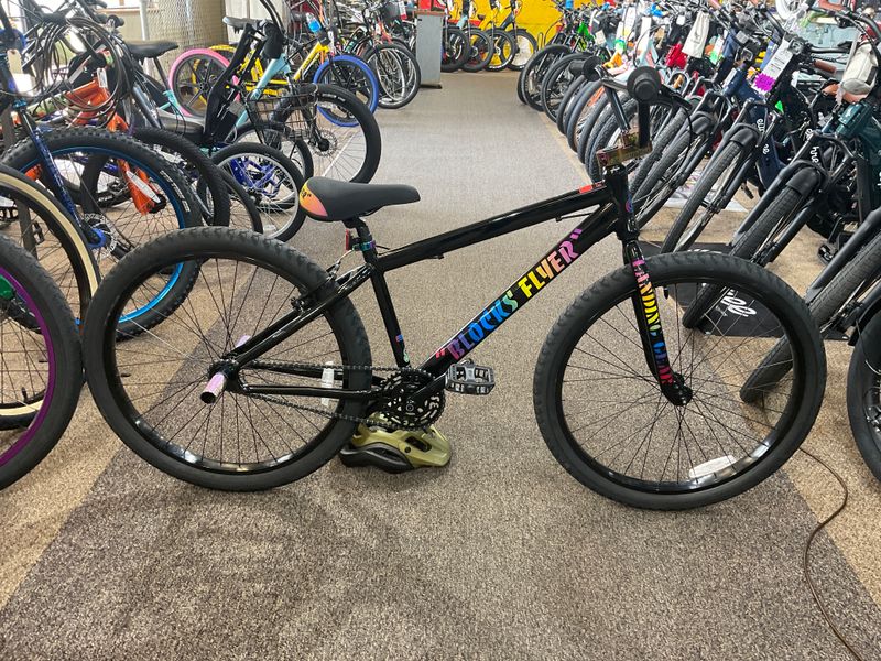 Blocks Flyer - Slick Mode Black