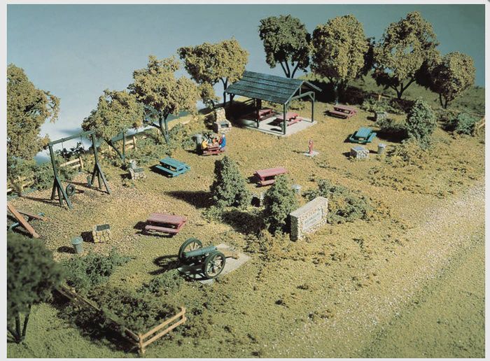WOO132, Memorial Park Kit HO Scale