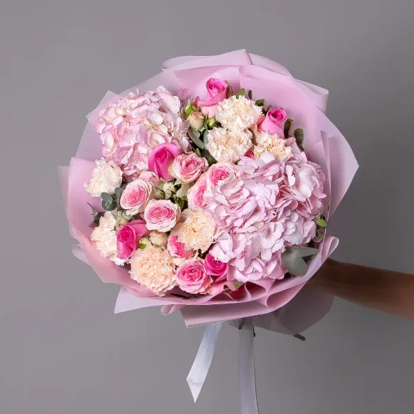 Luxury Flower Delivery London | Next Day Delivery | 100 ROSES London