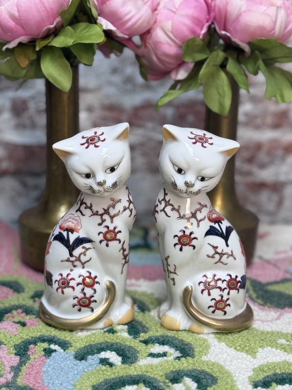 Imari-Style Porcelain Cat Figurines – Pair