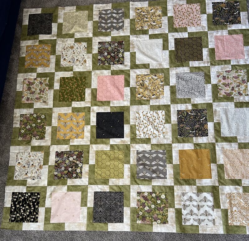 Bee Garden Iconic Quilt Kit