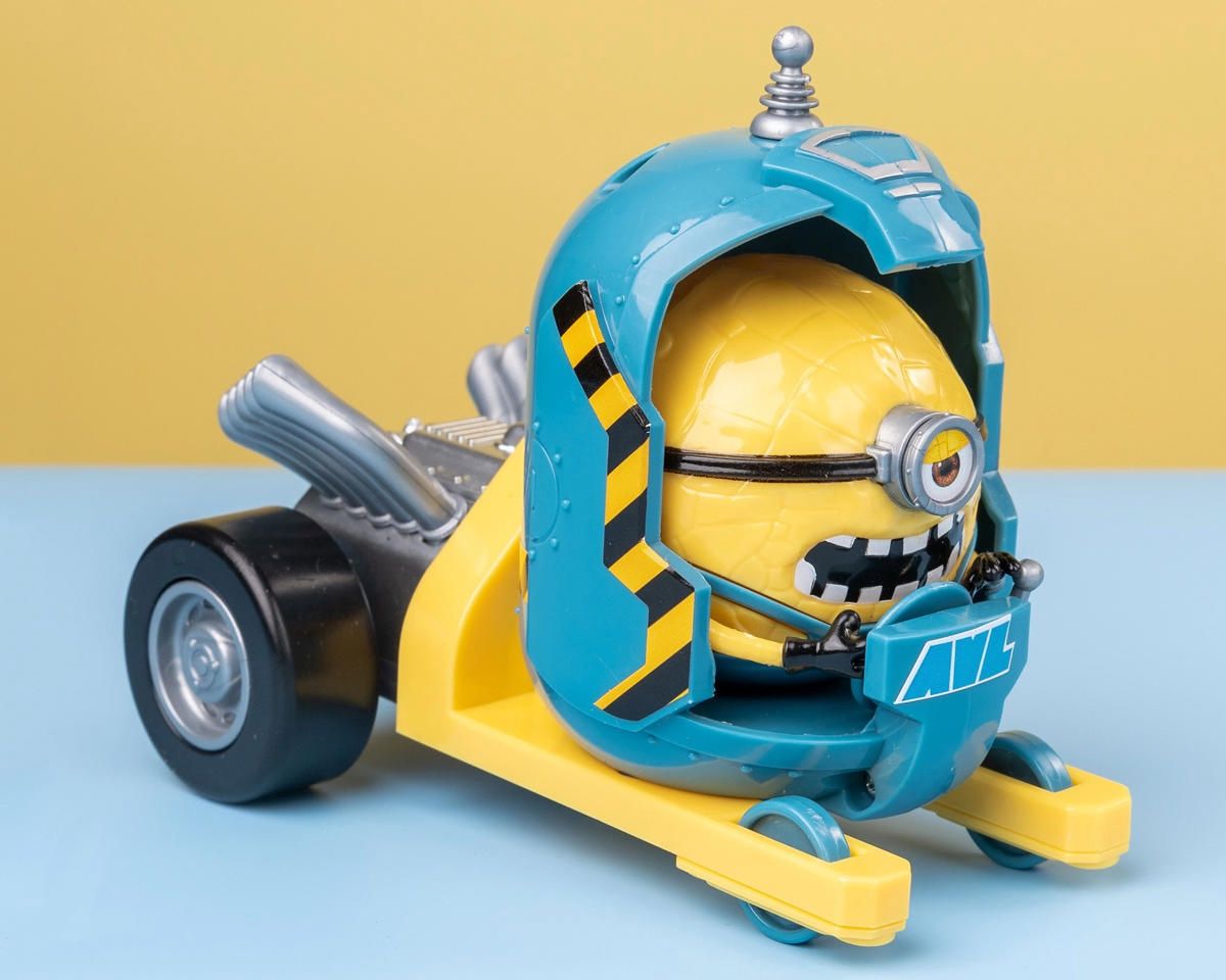 Yolo Park Despicable Me 4 Mega Minions Capsule Friction Car