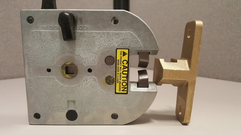 Right Hand Door Latch With Retainer