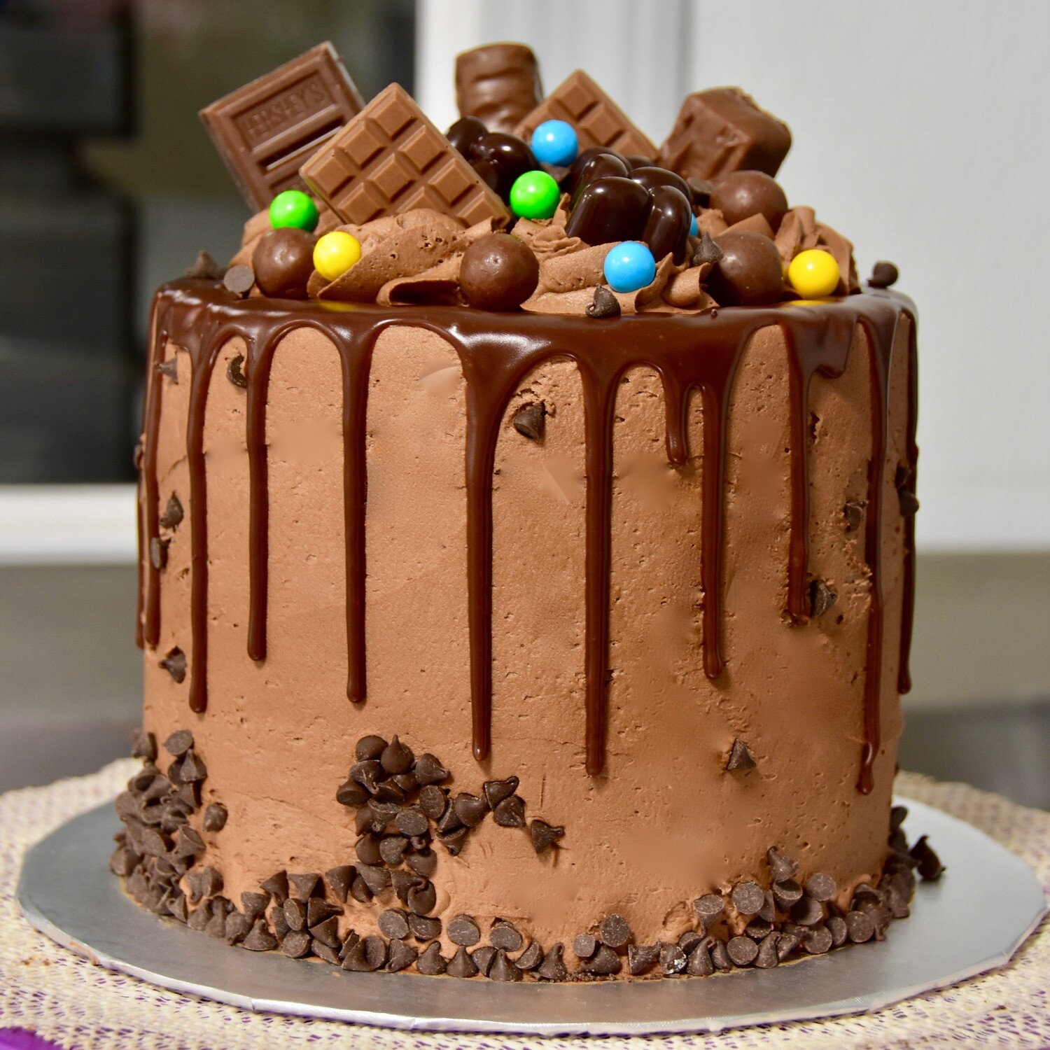 Small Cake -- 6-inch round (serves 4-8 people)