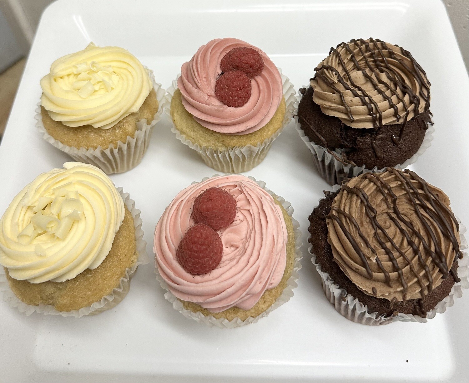 6 pack Variety Cupcakes – Online Ordering – Buttercream Cakes & Desserts
