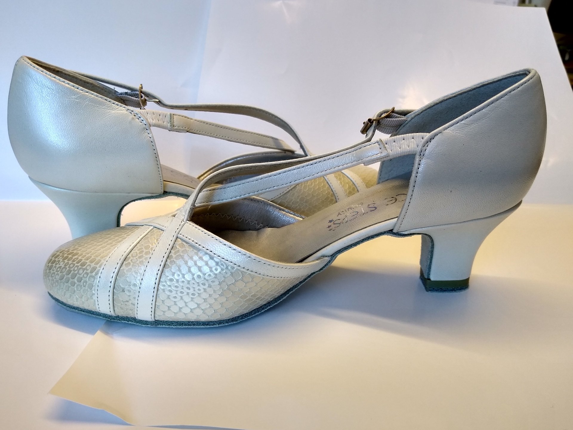 Order Line Dance Shoes & Clothing - Worldwide Shipping