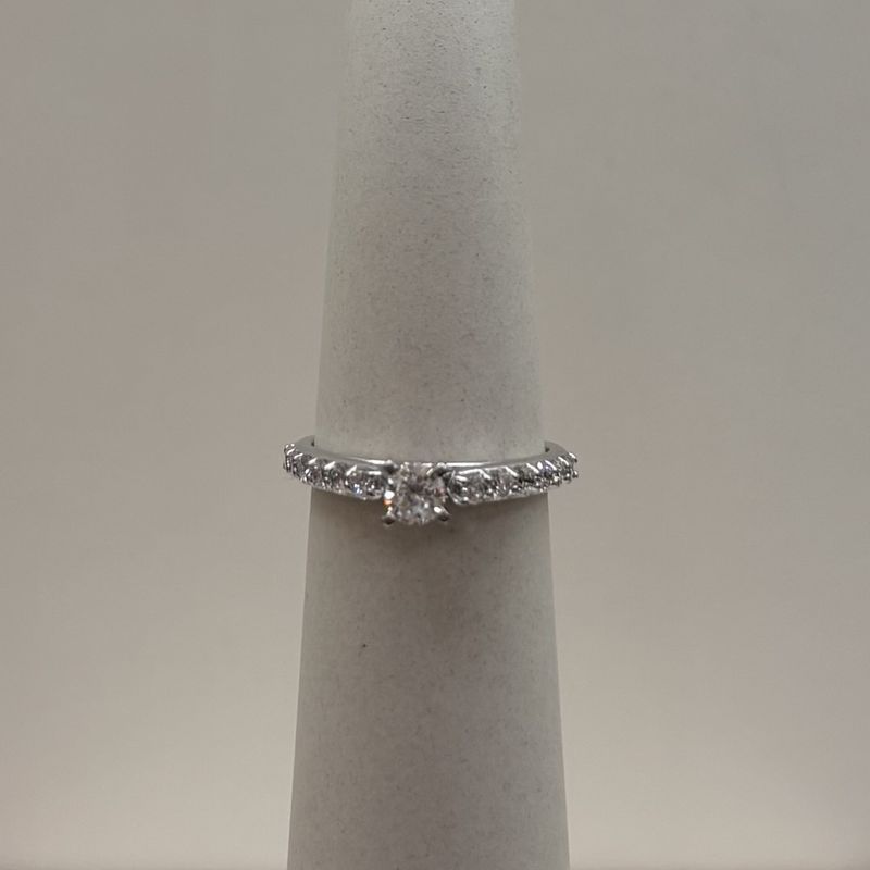 12-Stone Cathedral Rou Dia Eng Ring