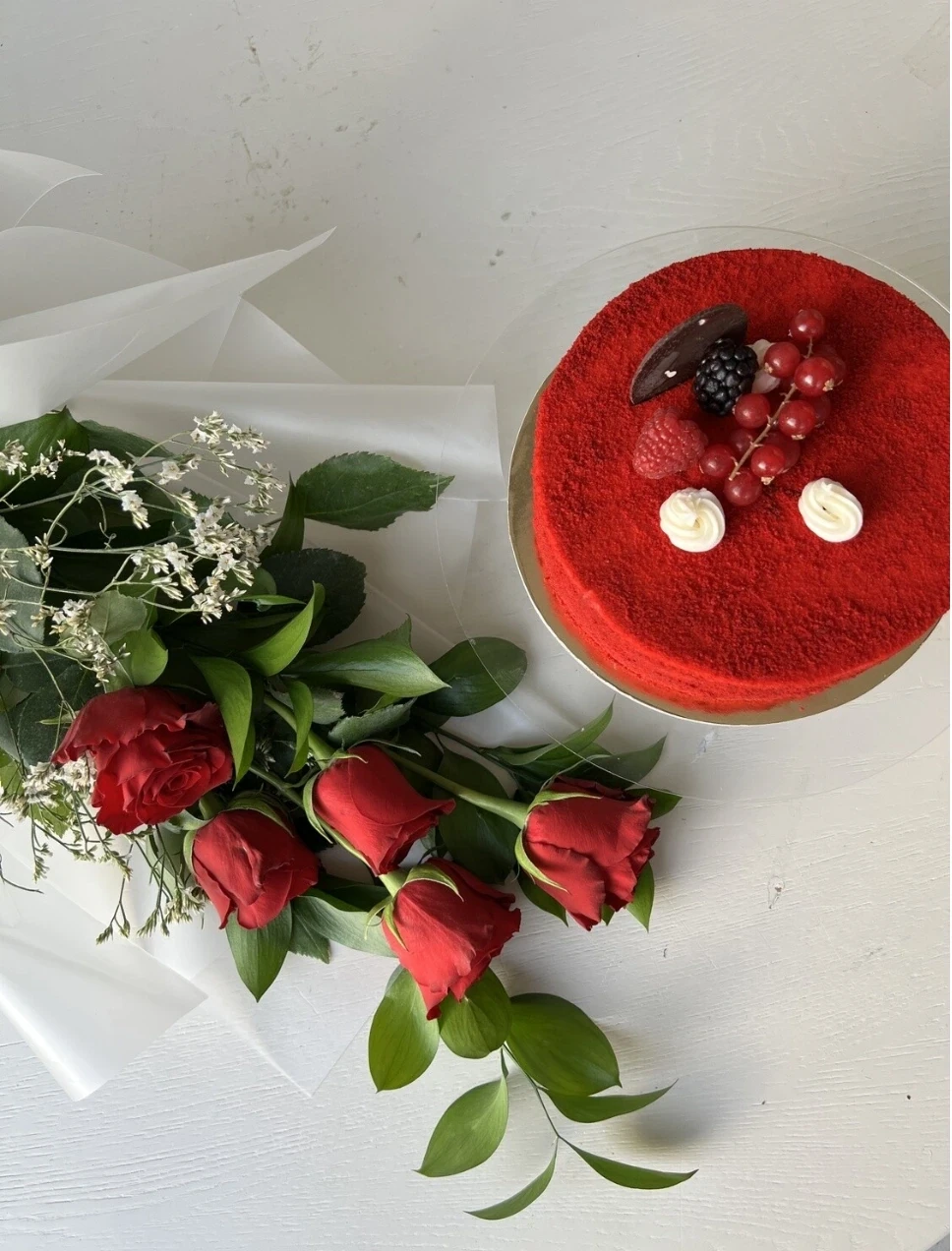 Red Velvet Cake with Roses