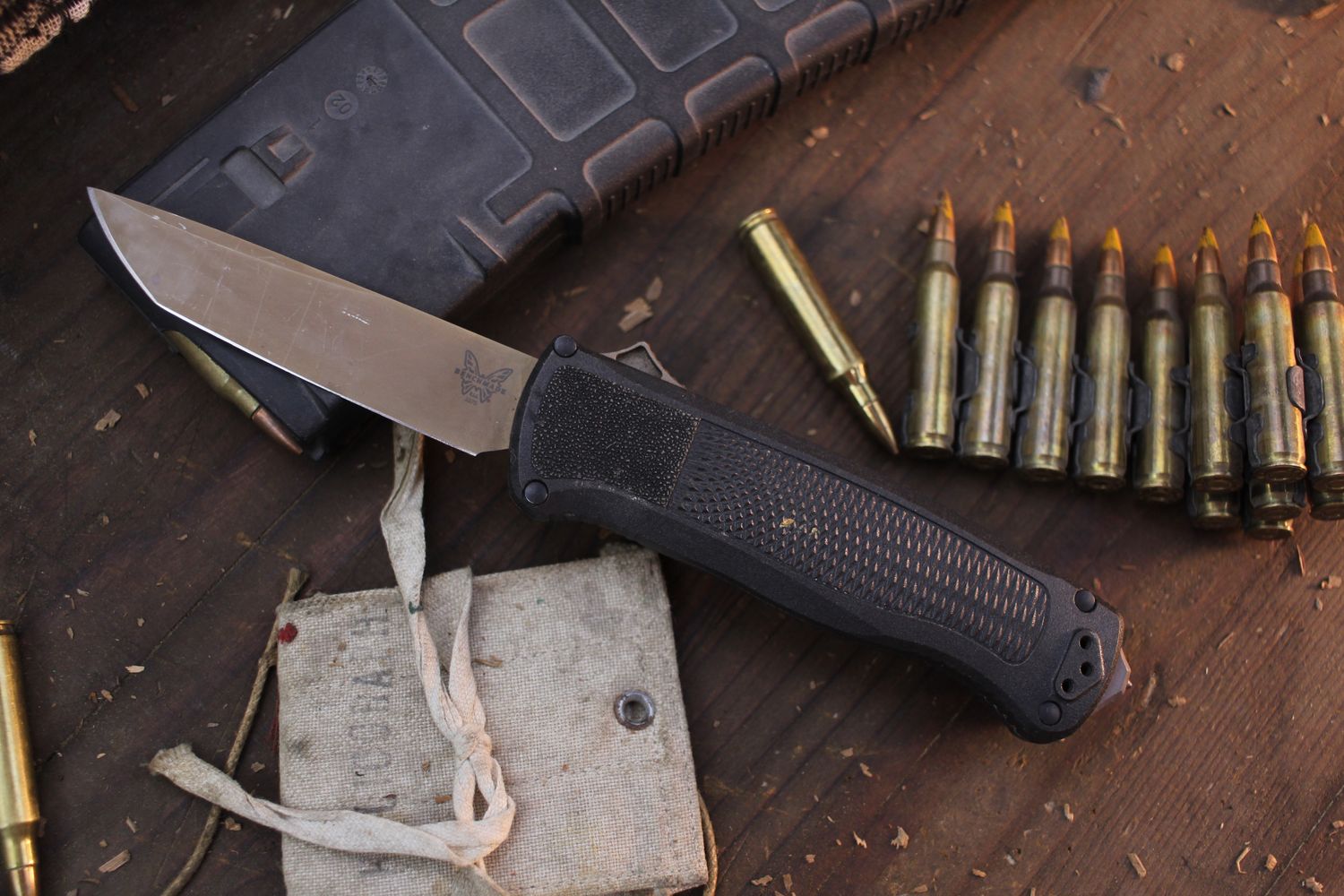 Benchmade Shootout D/A 3.5" OTF Automatic / Black CF-Elite / Flat Earth ...