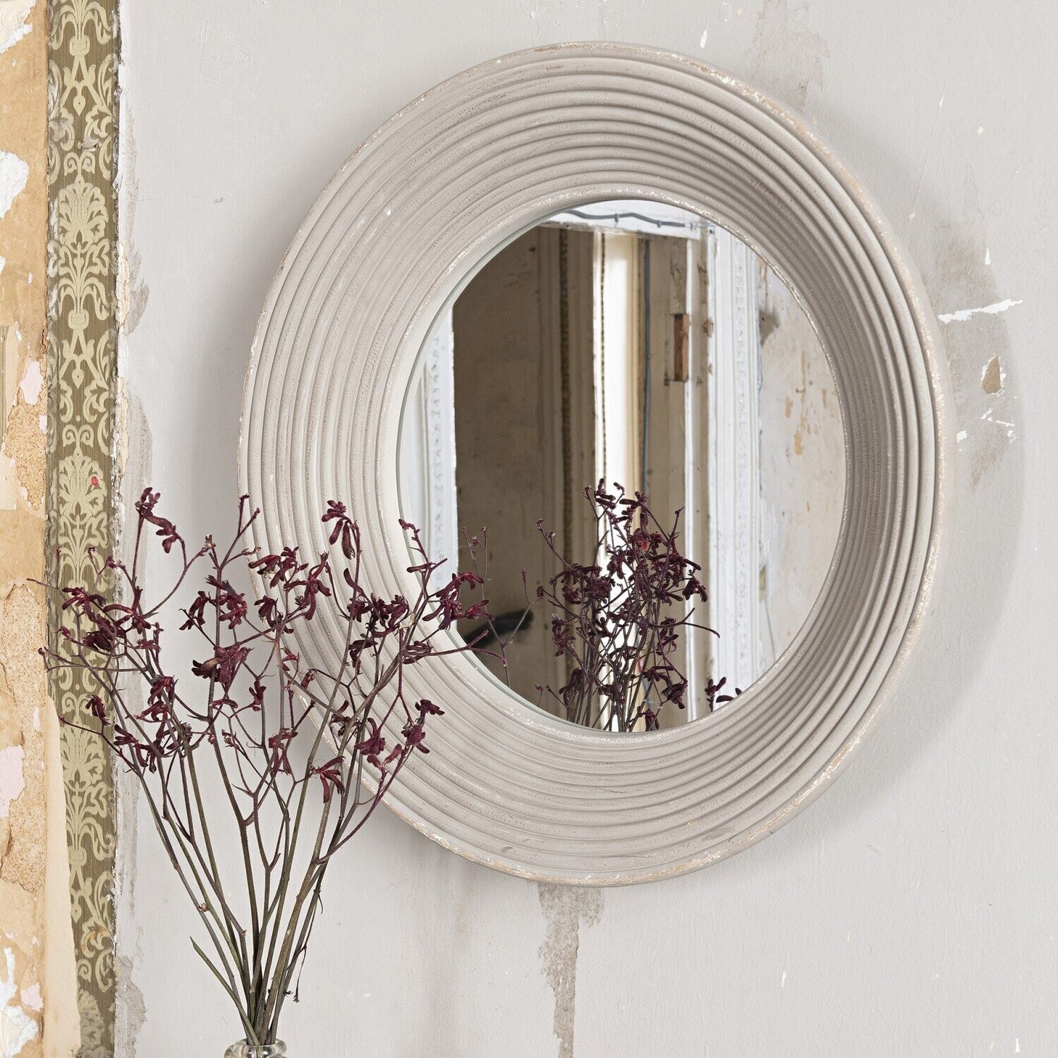 GREY ROUND RIBBED MIRROR