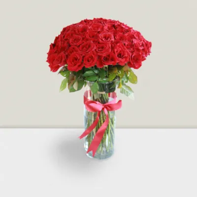 20-150 Red roses in glass vase 2025