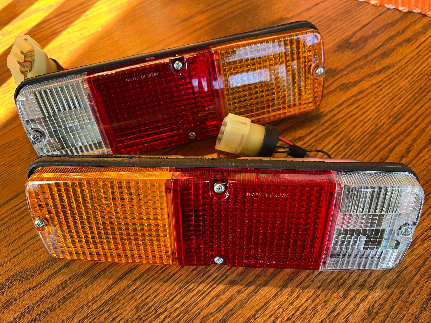 FJ40 Deluxe Rear Tail Lights / Turn Signals