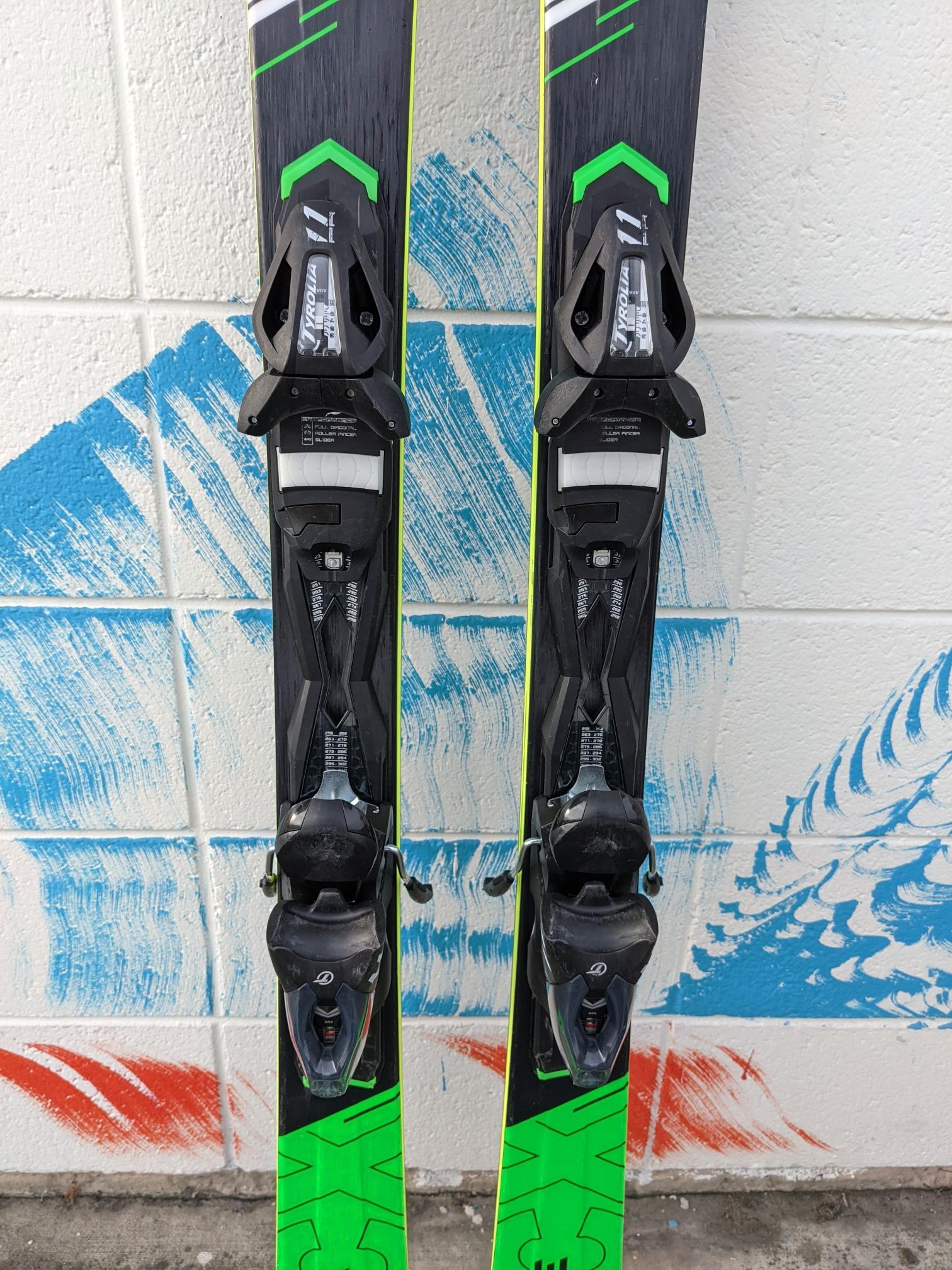 USED Head Shape CX with Tyrolia PR 11 Binding | Store