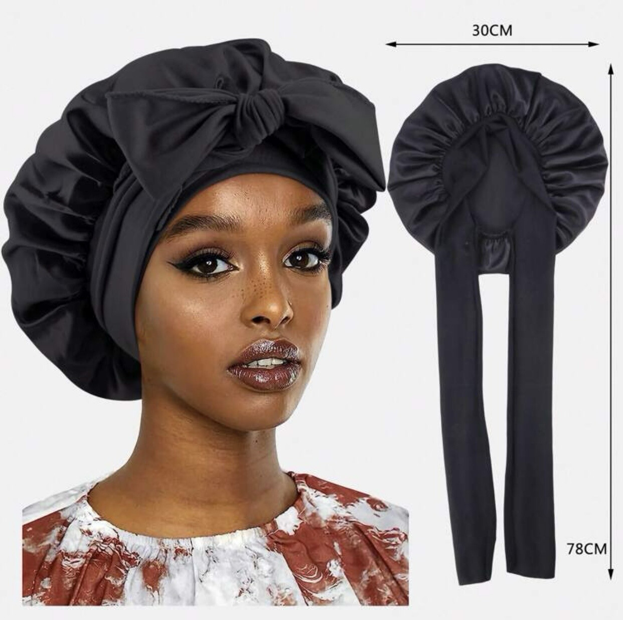 Bonnet en satin noir avec ruban