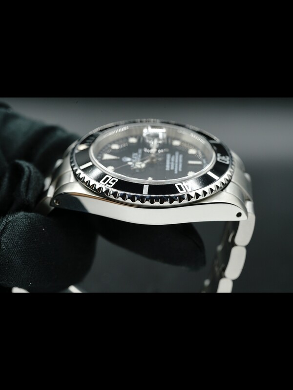 Rolex Submariner 16610 - Exquisite Timepieces
