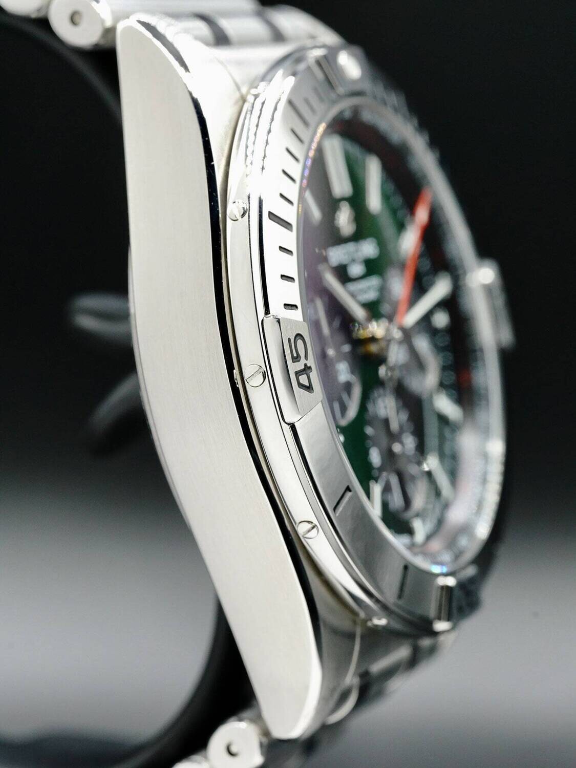 Breitling Chronomat Green B01 42 - Exquisite Timepieces