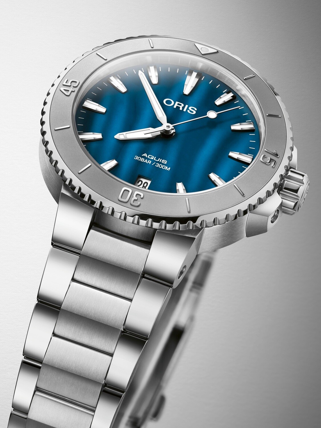 Oris Aquis Date 36.5mm Aegean Blue - Exquisite Timepieces