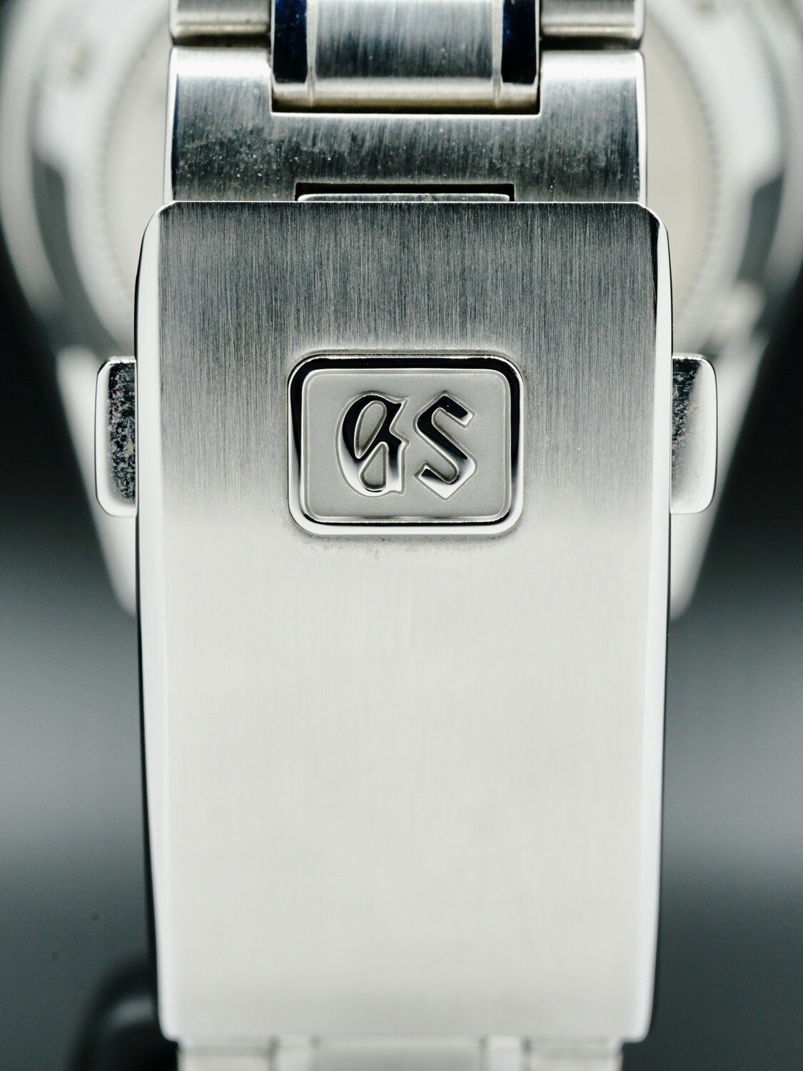 Grand Seiko Sport SBGJ237 - Exquisite Timepieces