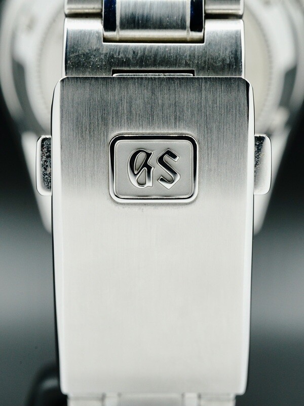 Grand Seiko Sport SBGJ237 - Exquisite Timepieces