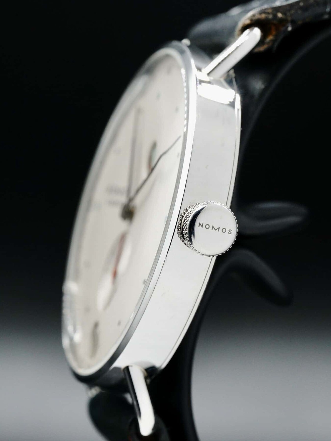 NOMOS Glashütte Metro Datum Gangreserve - Exquisite Timepieces
