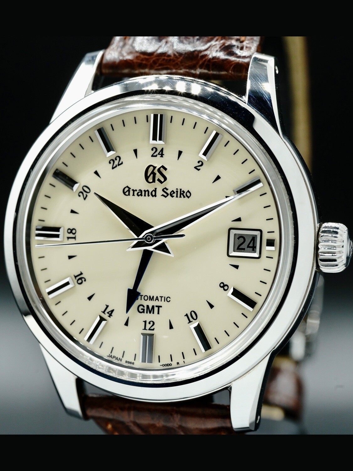 Grand Seiko Automatic GMT SBGM221 - Exquisite Timepieces