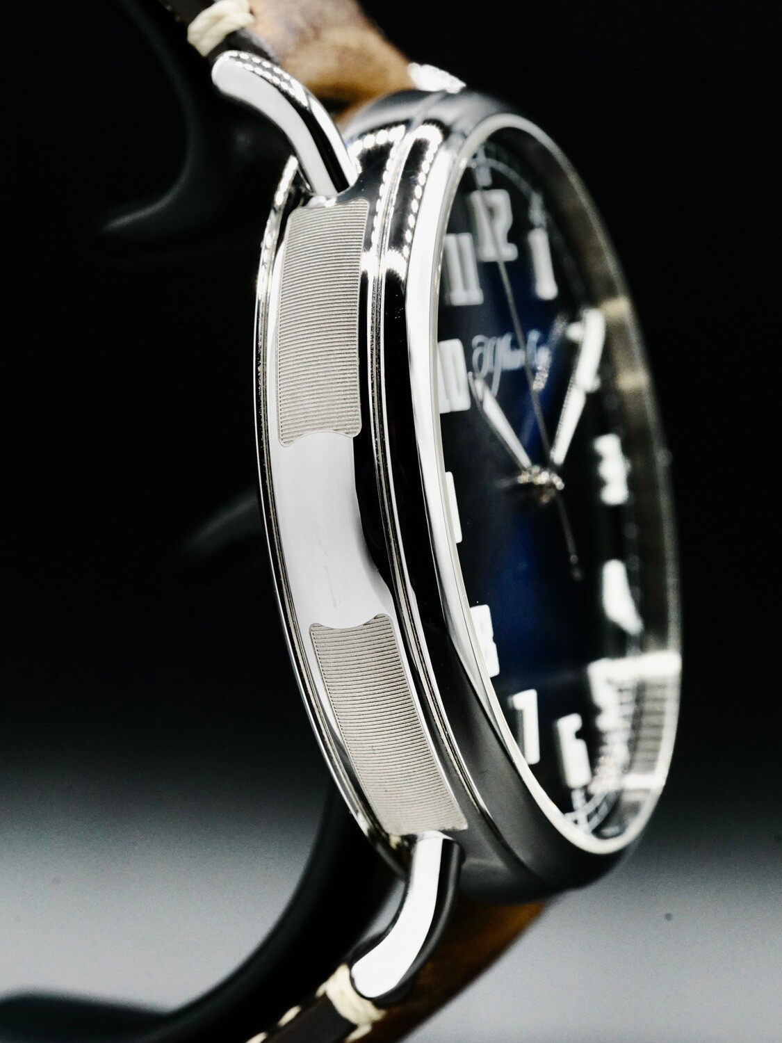 H. Moser and Cie. Heritage Centre Seconds Funky Blue 8200-1201 - Exquisite Timepieces