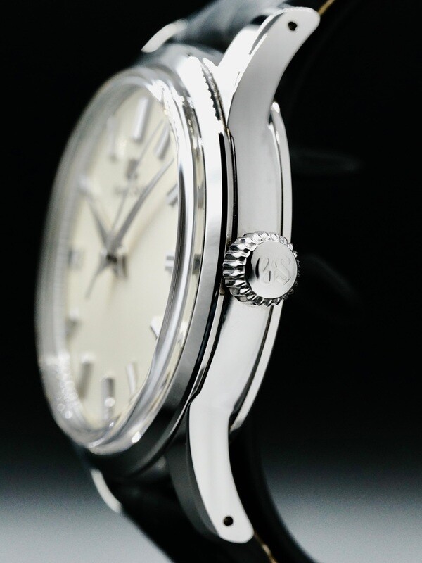 Grand Seiko SBGW231 - Exquisite Timepieces