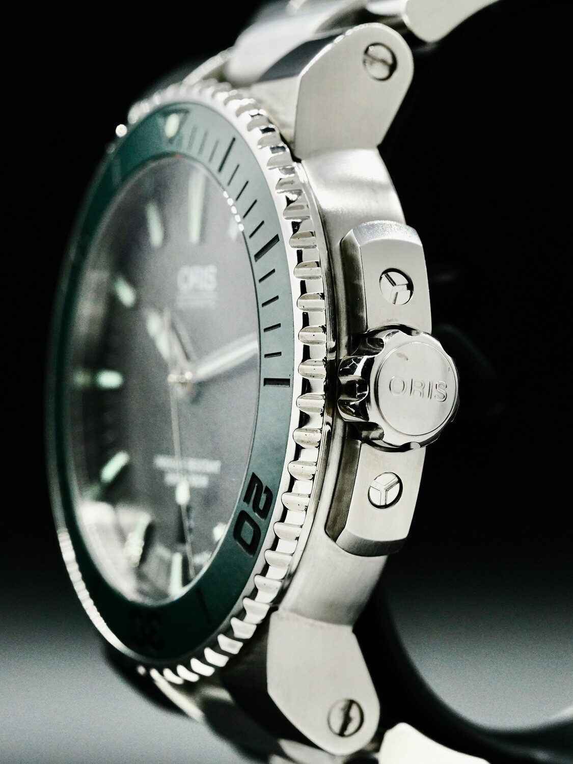 Oris 01 733 7653 4137-07 8 26 01PEB Aquis Date- Exquisite Timepieces