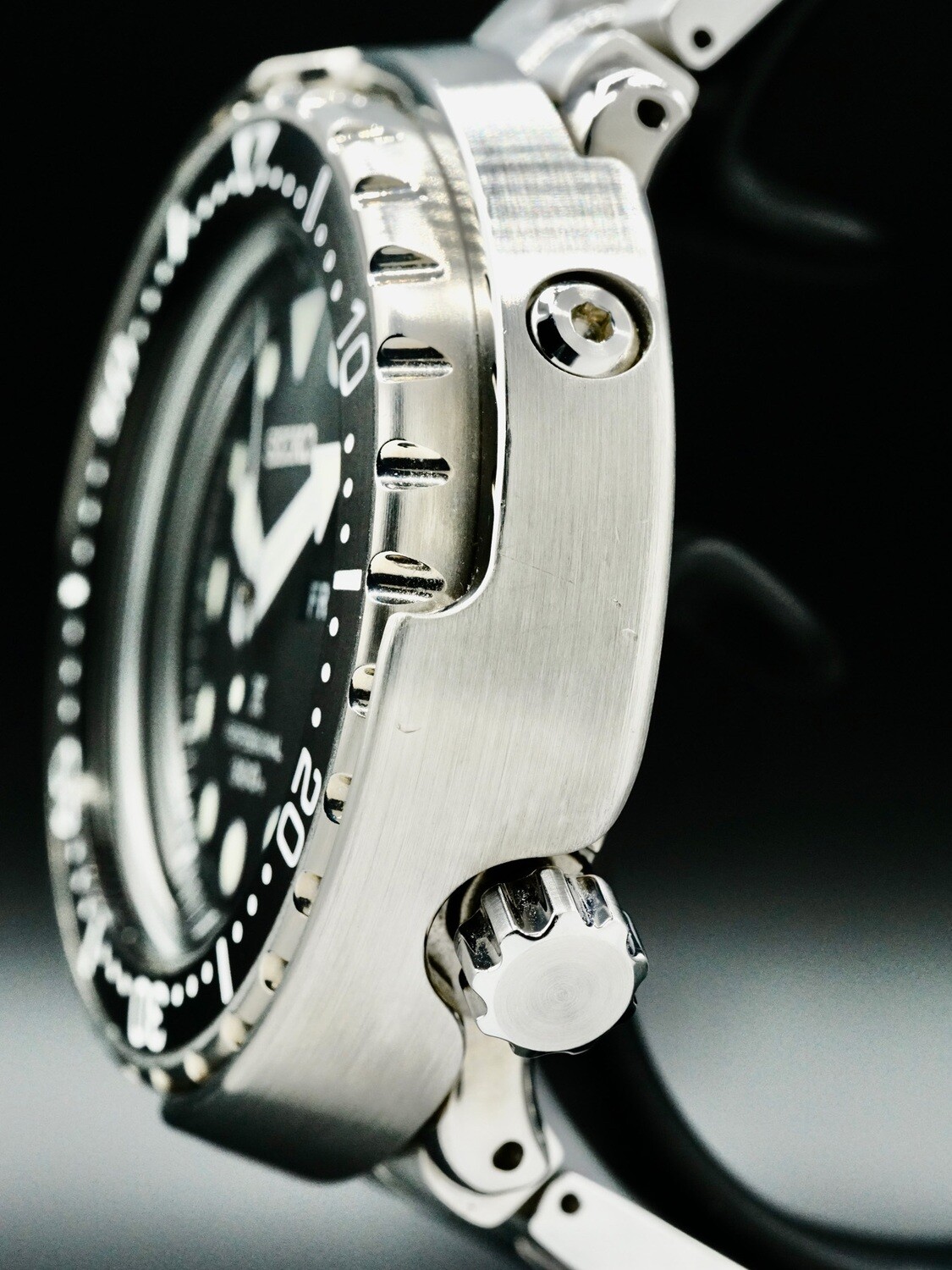 Seiko Prospex SBBNN045 Quartz Divers Tuna with Kanji - Exquisite Timepieces