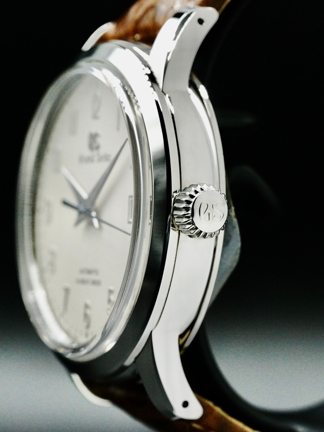 Grand Seiko SBGH213 - Exquisite Timepieces