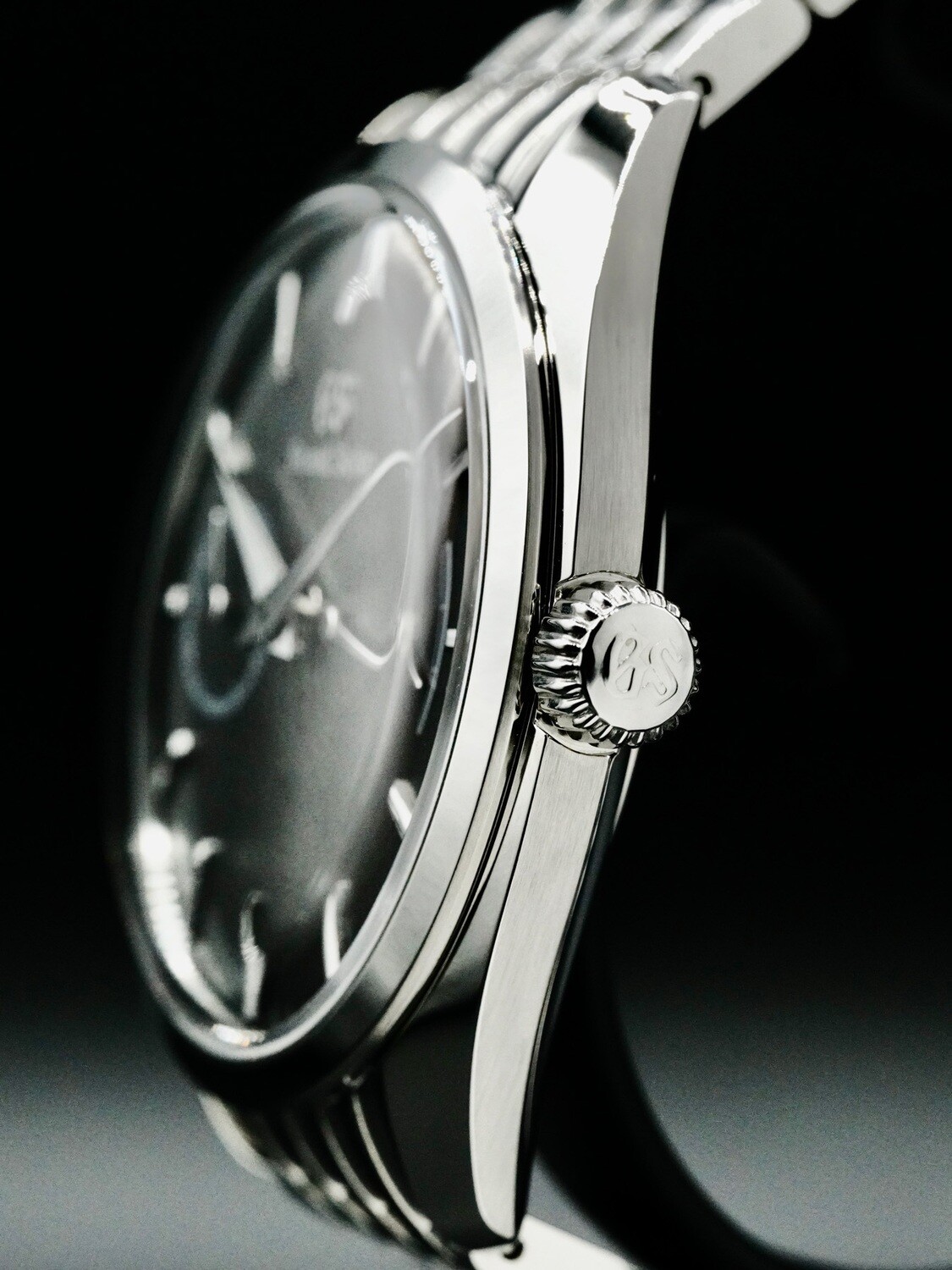 Grand Seiko SBGK009 - Exquisite Timepieces