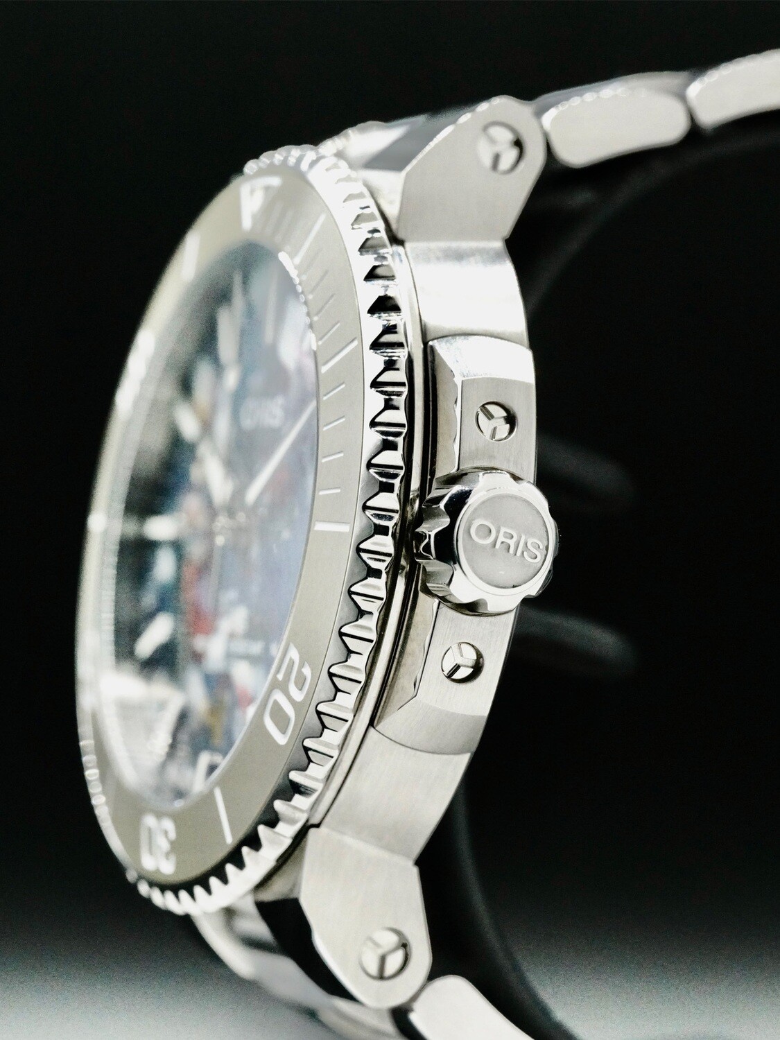 Oris Aquis Date Upcycle 41mm - Exquisite Timepieces