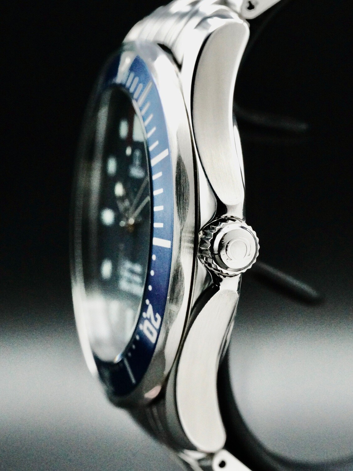 Omega 2541.80 300m Quartz Blue - Exquisite Timepieces